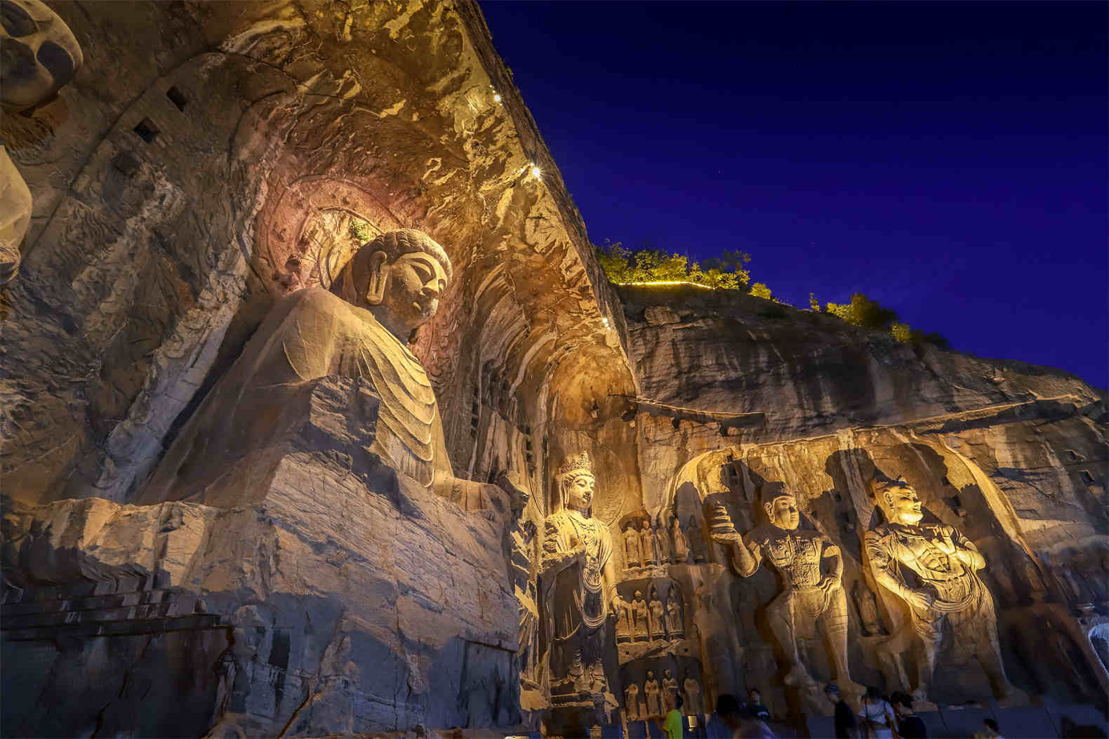 Luoyang Private Day Tour to Longmen Grottoes, White Horse Temple and ...