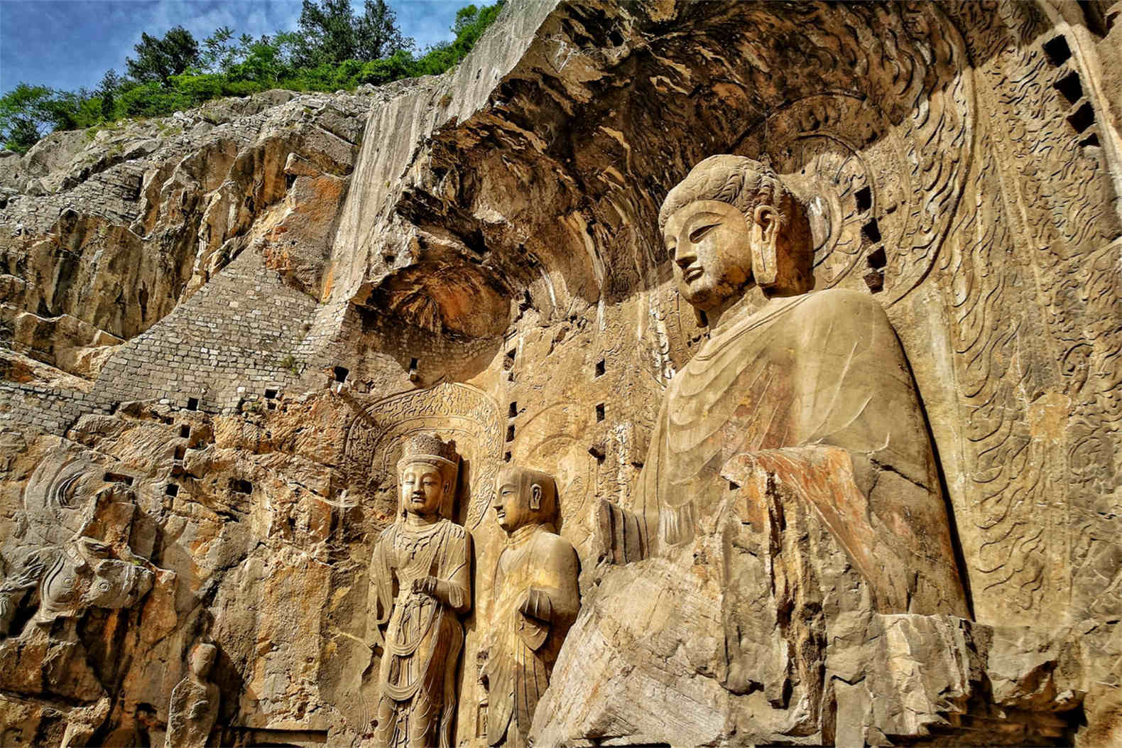 5-Day Henan Private Cultural Tour to Shaolin temple, Longmen Grottoes ...