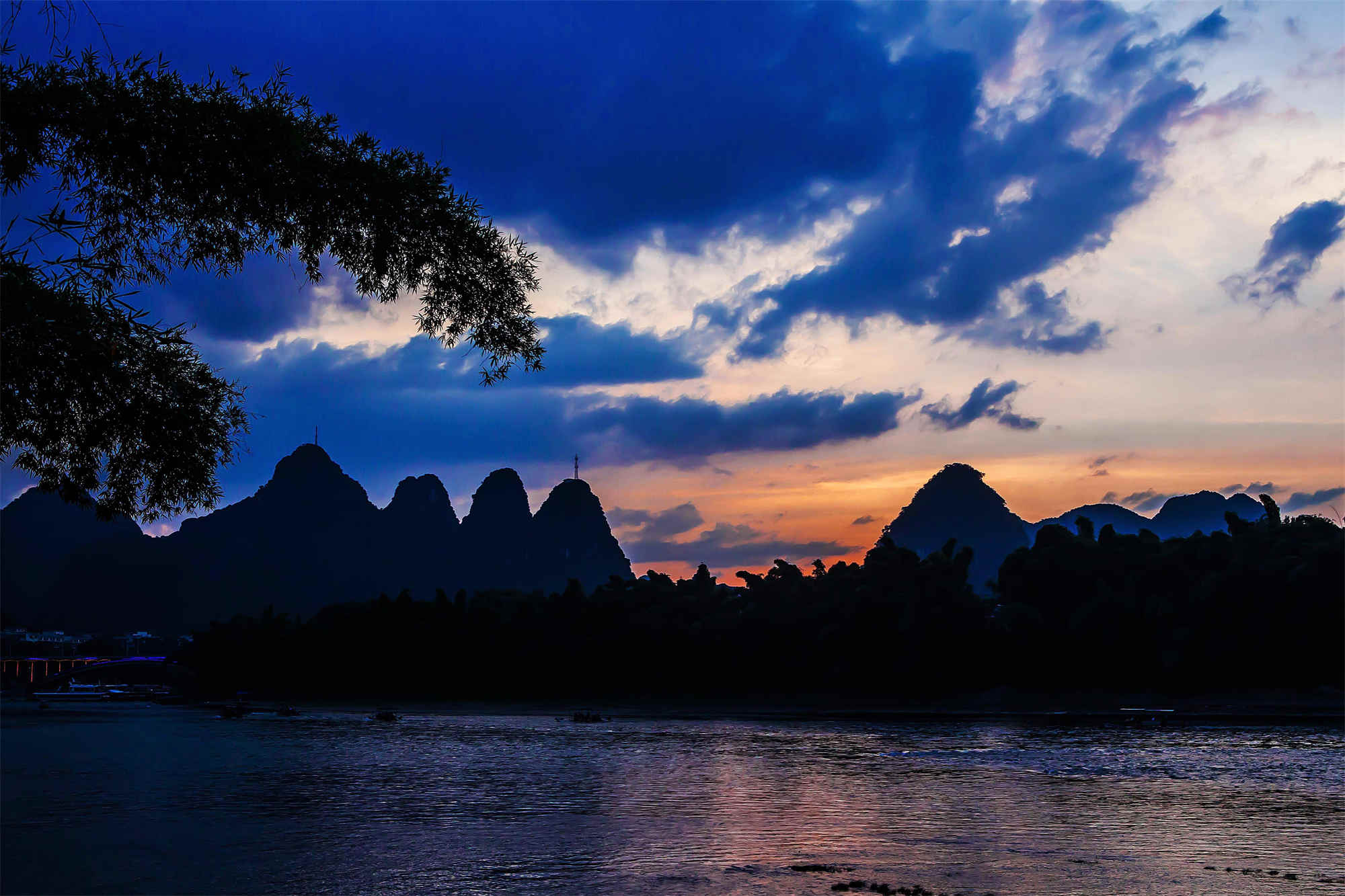 Yangshuo Private day Tour of Daxu Ancient Town & Li River Bamboo boat ...